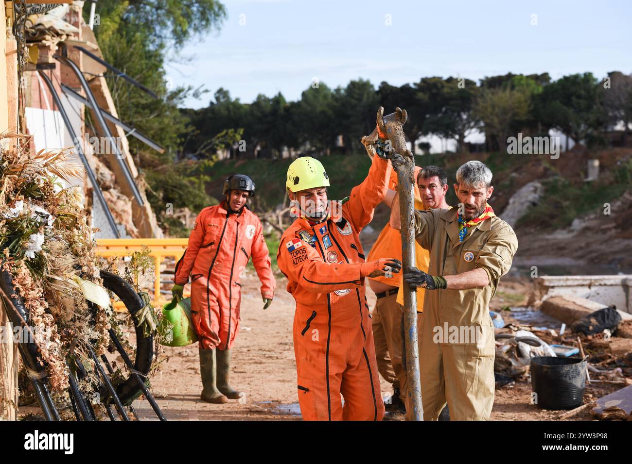Brigada Topos Tlatelolco. First aid support and rescue team in calamity ...
