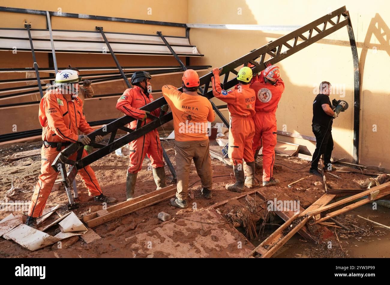 Brigada Topos Tlatelolco. First aid support and rescue team in calamity ...