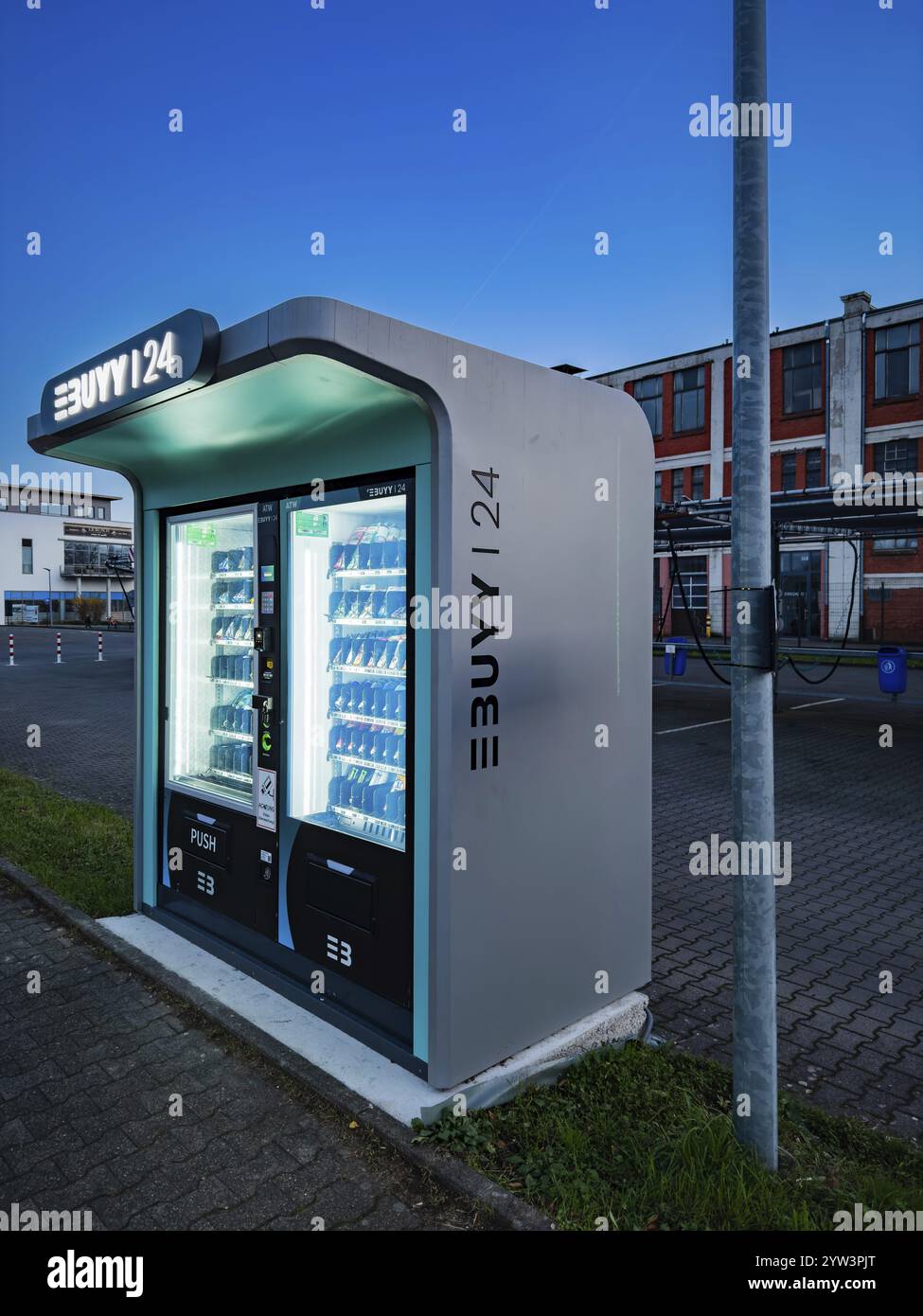 Drinks in vending machine germany hi-res stock photography and images ...