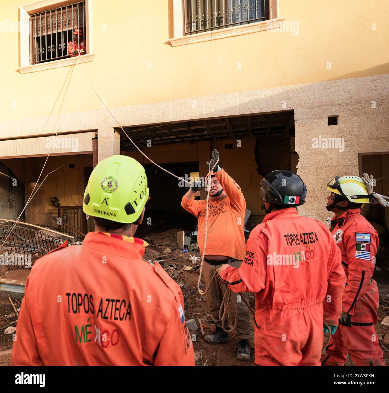 Brigada Topos Tlatelolco. First aid support and rescue team in calamity ...