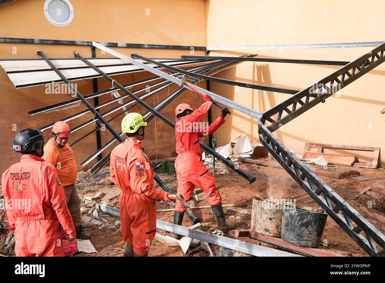 Brigada Topos Tlatelolco. First aid support and rescue team in calamity ...