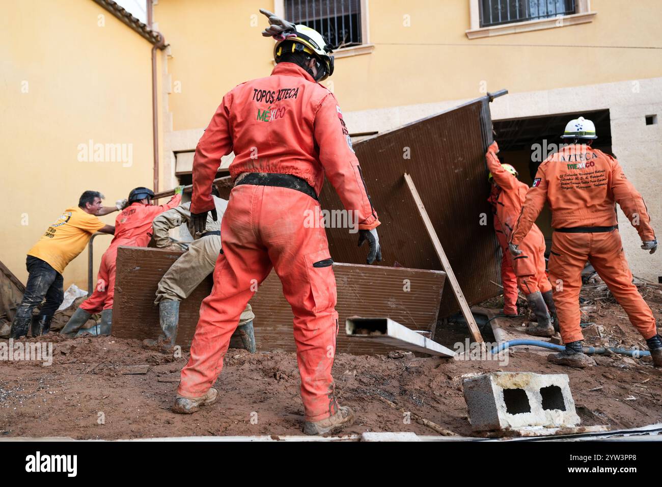 Brigada Topos Tlatelolco. First aid support and rescue team in calamity ...