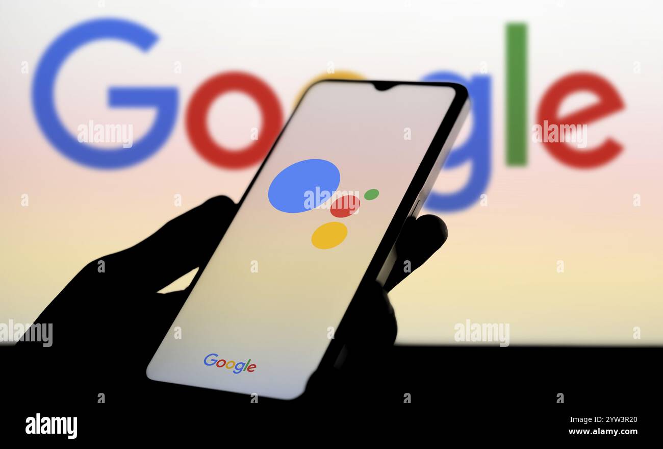 Google assistant app logo on the Phone Stock Photo - Alamy
