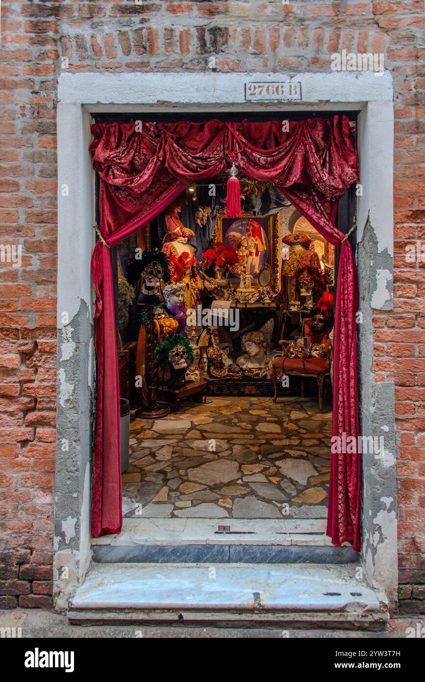 Rio carnival costume shop hi-res stock photography and images - Alamy