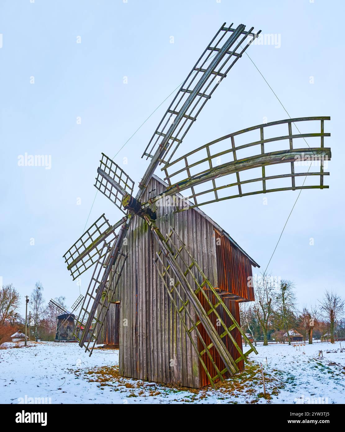 The walk in winter Pereiaslav Scansen with a view of the wooden ...