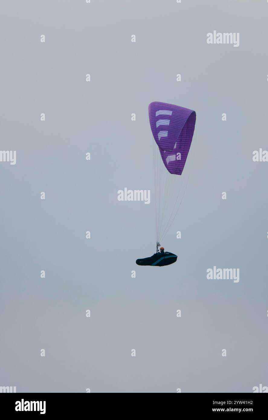 Purple wing paraglider hi-res stock photography and images - Alamy