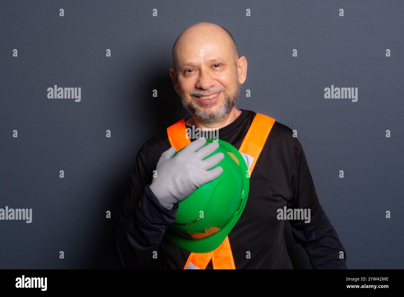 Worker in green uniform hi-res stock photography and images - Alamy