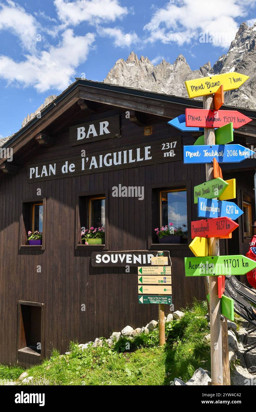 The bar-chalet at the Refuge du Plan de l'Aiguille (2317 m), at the ...