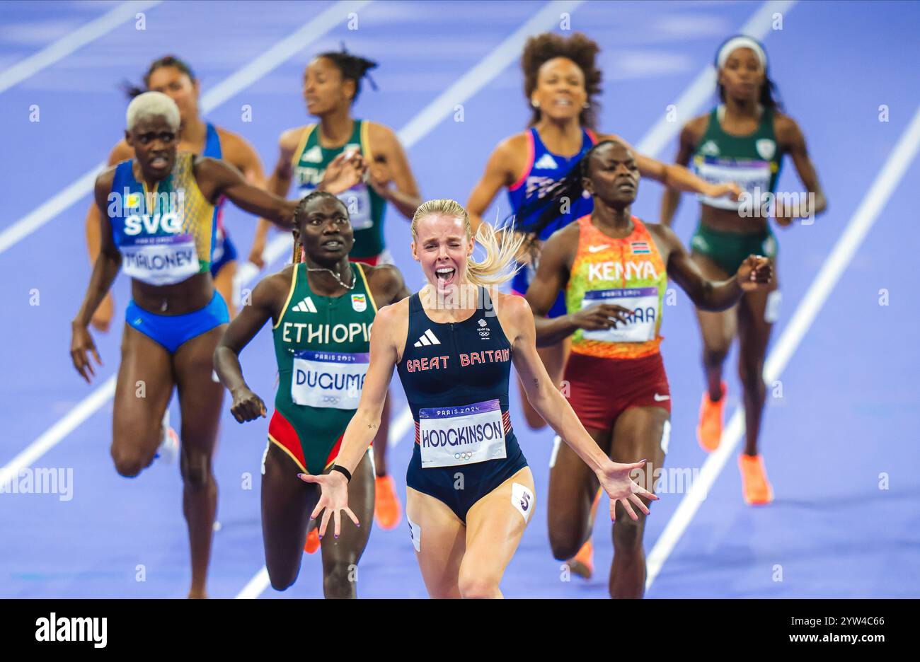 Keely Hodgkinson winning in the 800 meters at the Paris 2024 Olympic ...