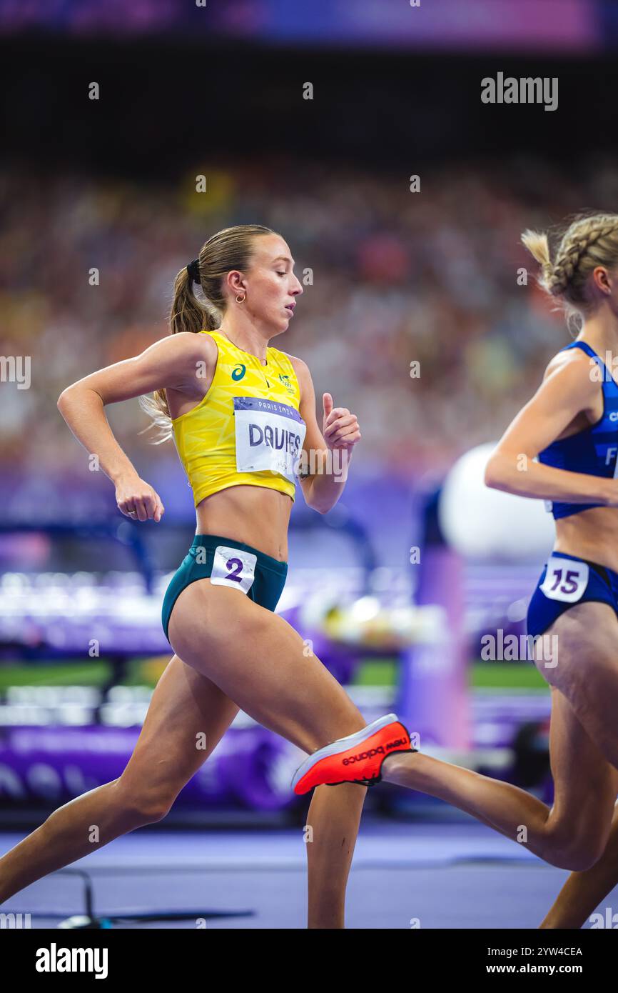 Rose Davies participating in the 5000 meters at the Paris 2024 Olympic ...