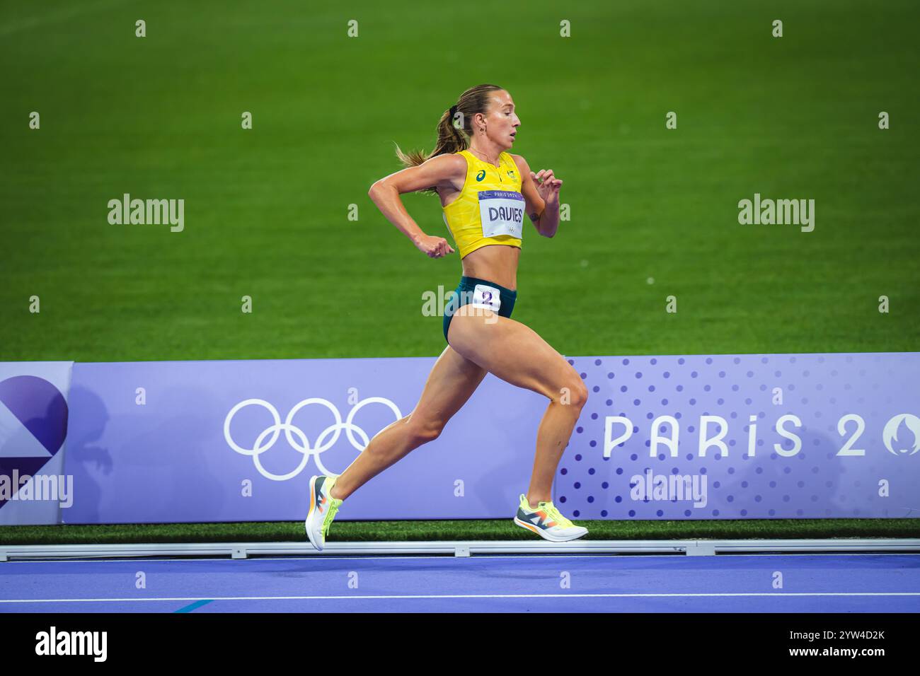 Rose Davies participating in the 5000 meters at the Paris 2024 Olympic ...