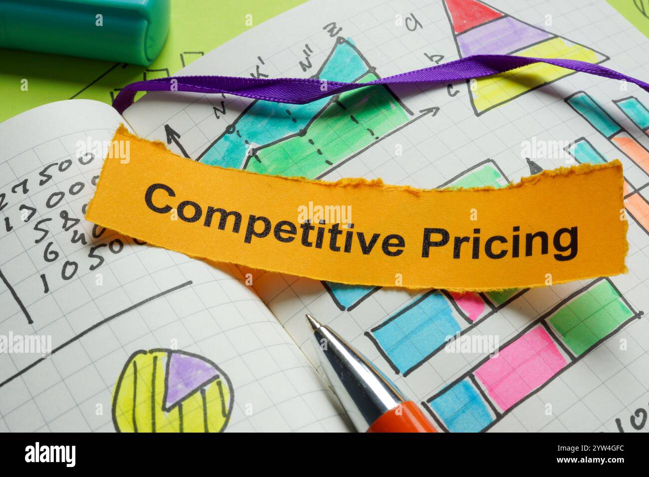 Notes about competitive pricing. Market positioning Stock Photo - Alamy