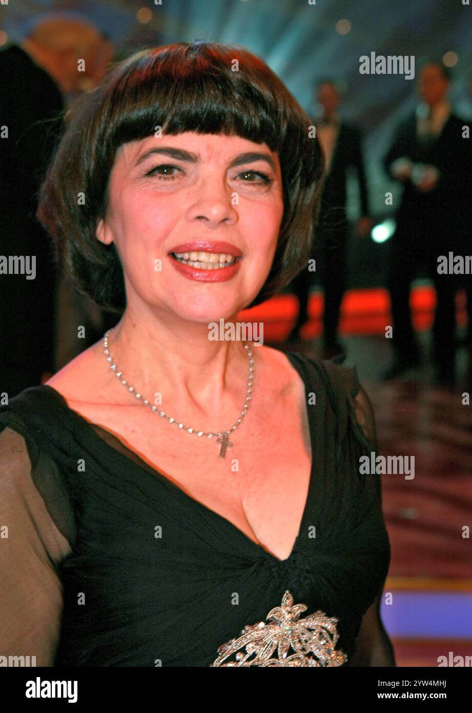 ARCHIV: Mireille Mathieu Sängerin Mireille Mathieu in der ARD-Show ...
