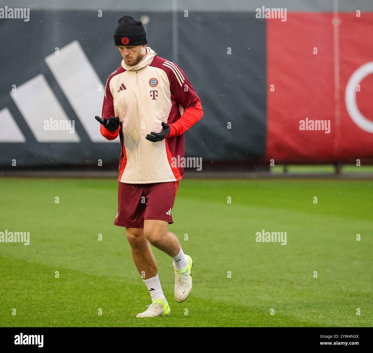Eric Dier (FC Bayern Muenchen, #15) beim Training, GER ...