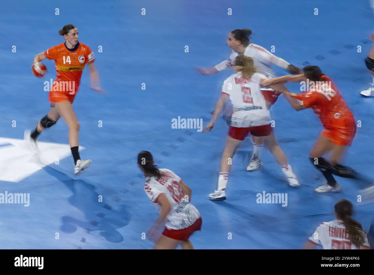 WENEN - Handball star Judith Van der Helm of the Netherlands in action ...