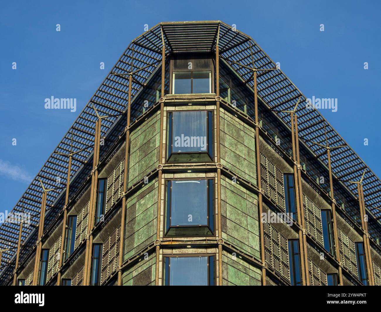 60 Queen Victoria Street, 1997-99 Peter Foggo-designed office building ...