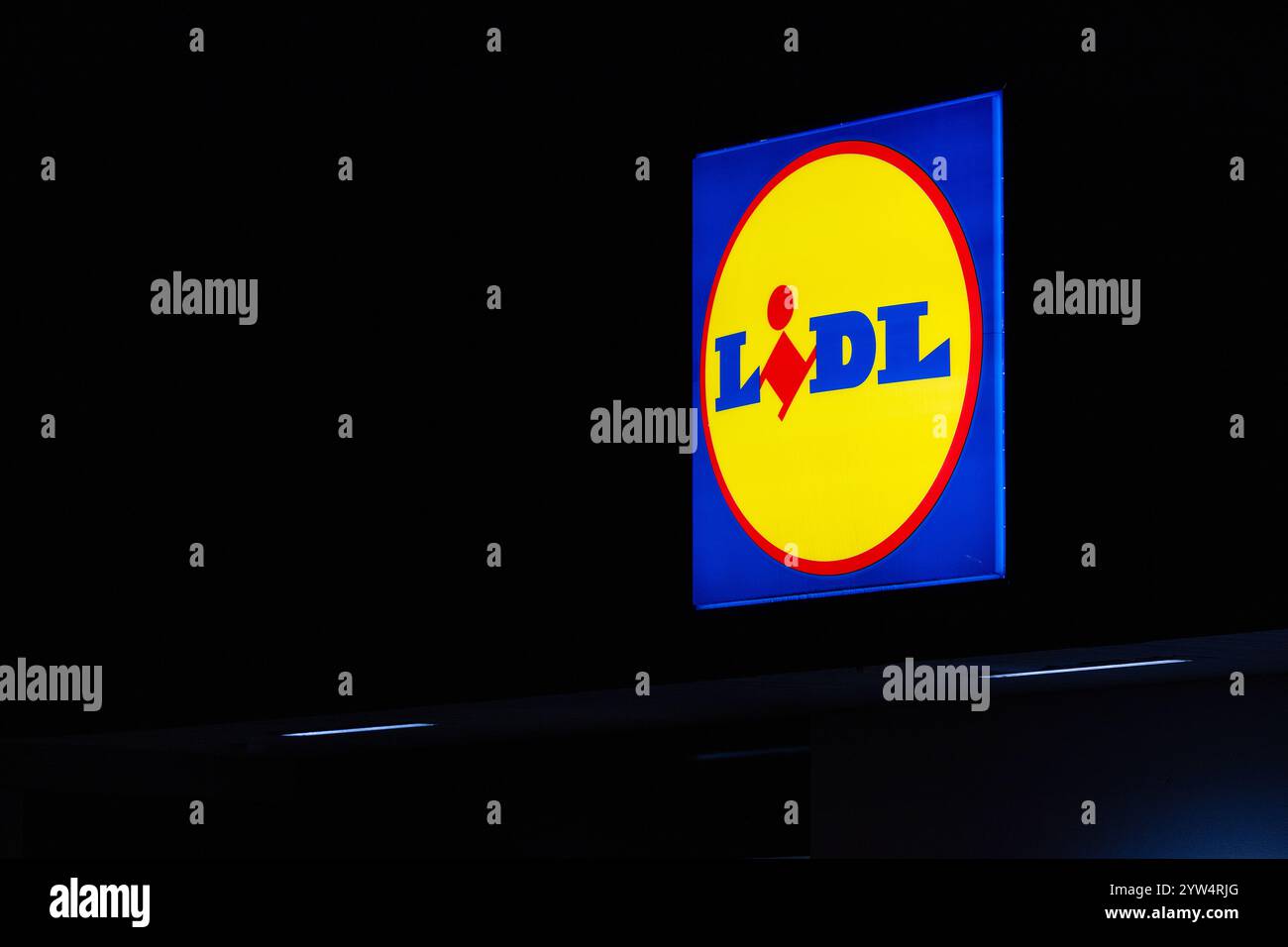 Signs and symbols, a Lidl grocery store, Mjölby, Sweden Stock Photo - Alamy