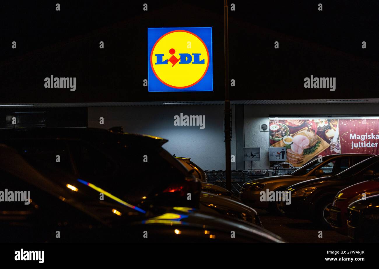 Signs and symbols, a Lidl grocery store, Mjölby, Sweden Stock Photo - Alamy