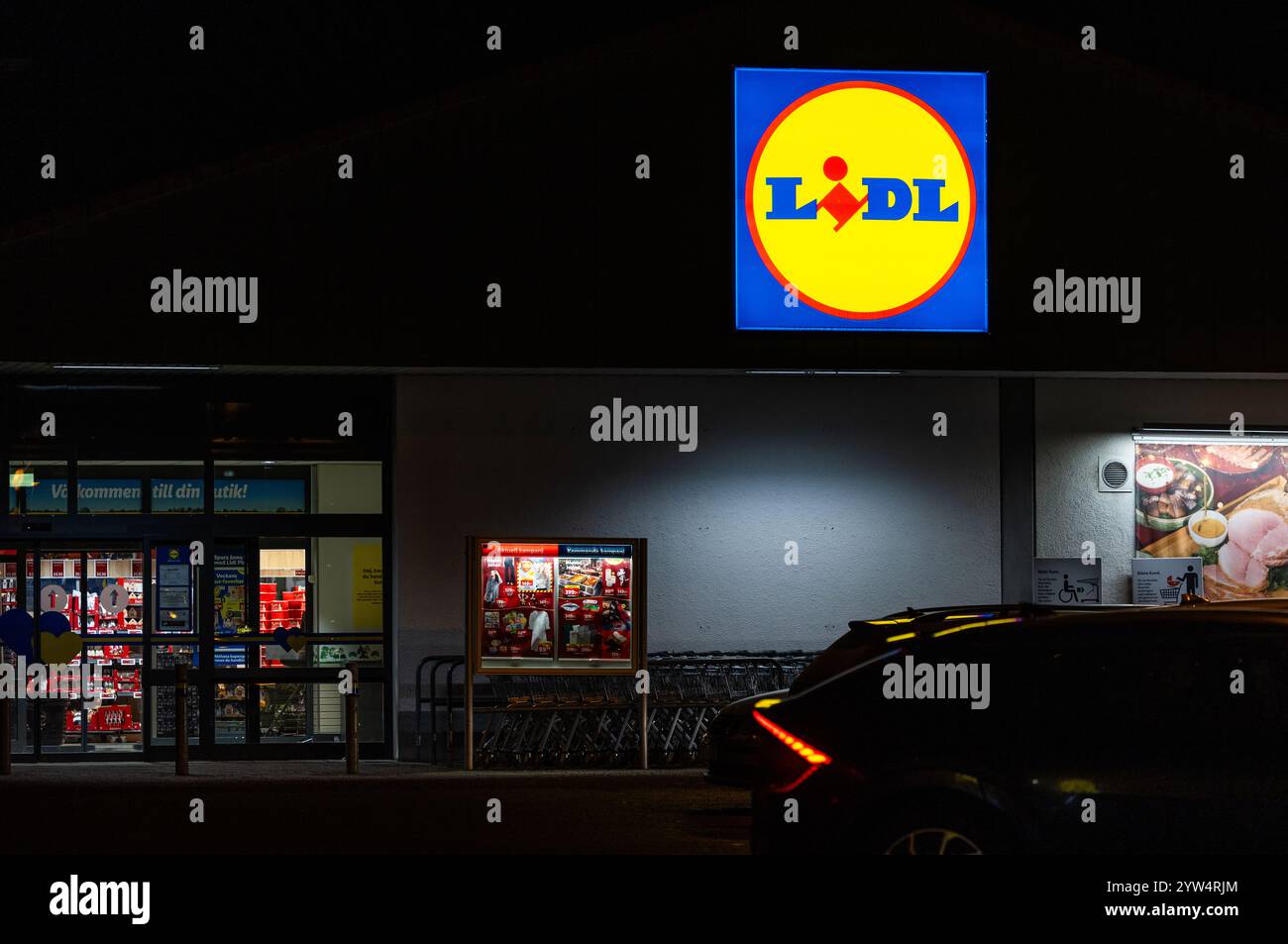 Signs and symbols, a Lidl grocery store, Mjölby, Sweden Stock Photo - Alamy