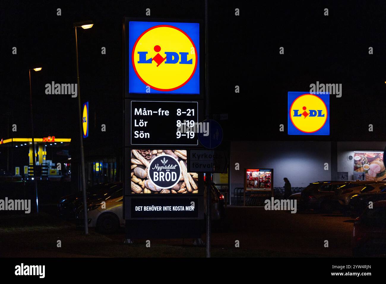 Signs and symbols, a Lidl grocery store, Mjölby, Sweden Stock Photo - Alamy