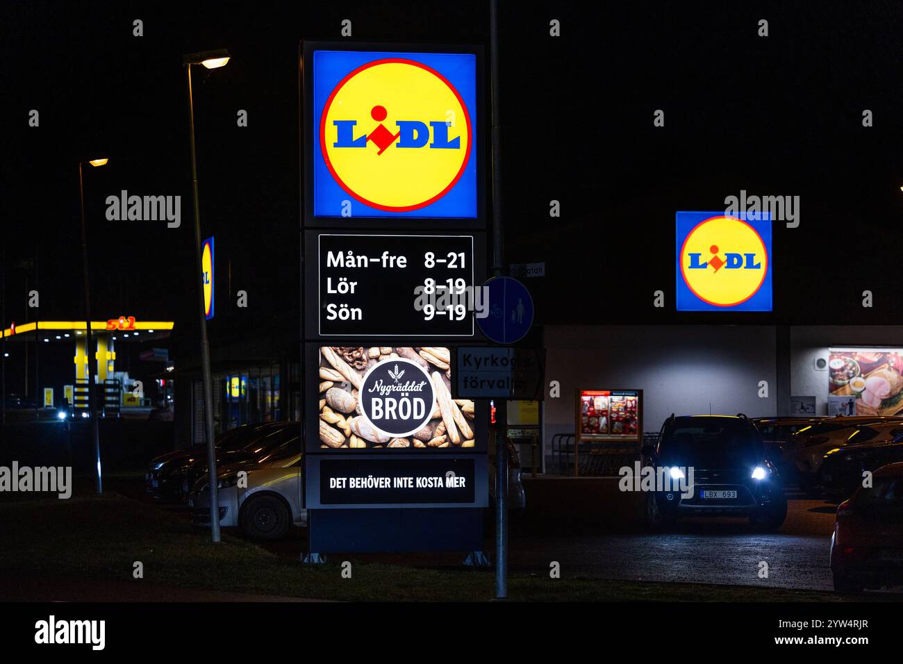 Signs and symbols, a Lidl grocery store, Mjölby, Sweden Stock Photo - Alamy