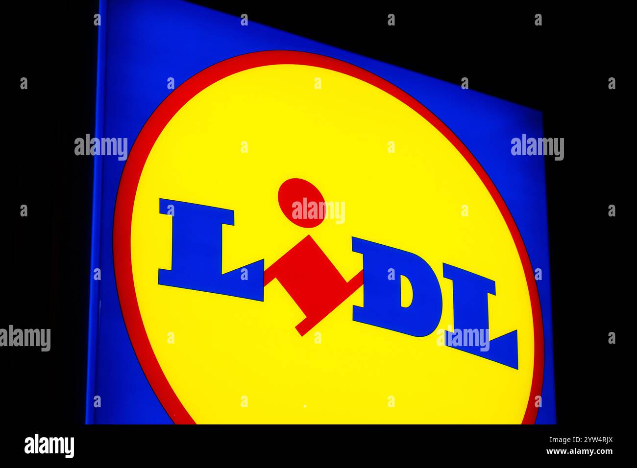 Signs and symbols, a Lidl grocery store, Mjölby, Sweden Stock Photo - Alamy