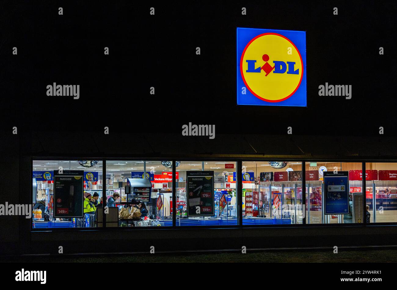 Signs and symbols, a Lidl grocery store, Mjölby, Sweden Stock Photo - Alamy