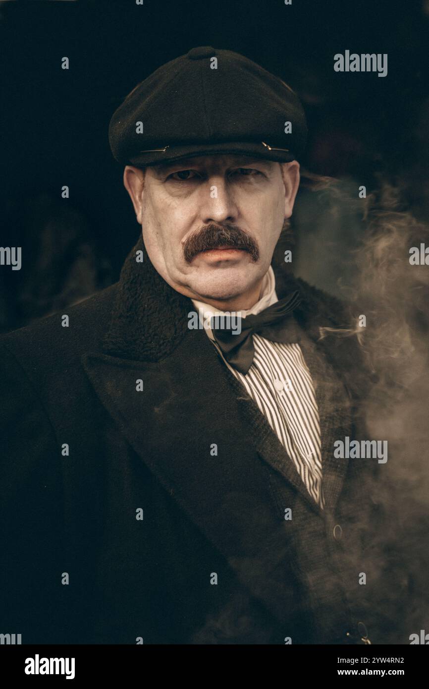 Peaky blinder series hi-res stock photography and images - Alamy