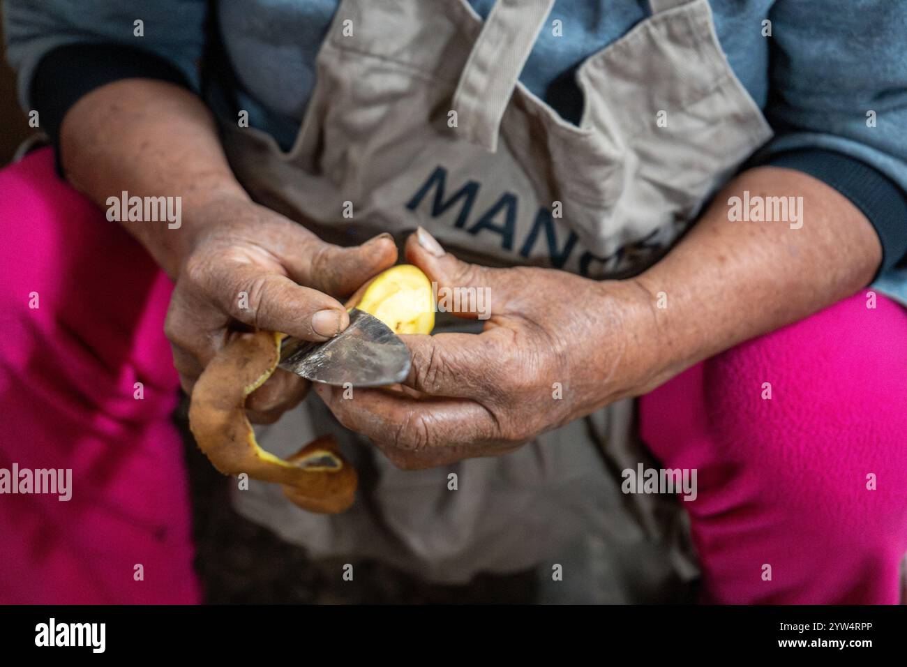 Close up hands food service hi-res stock photography and images - Alamy