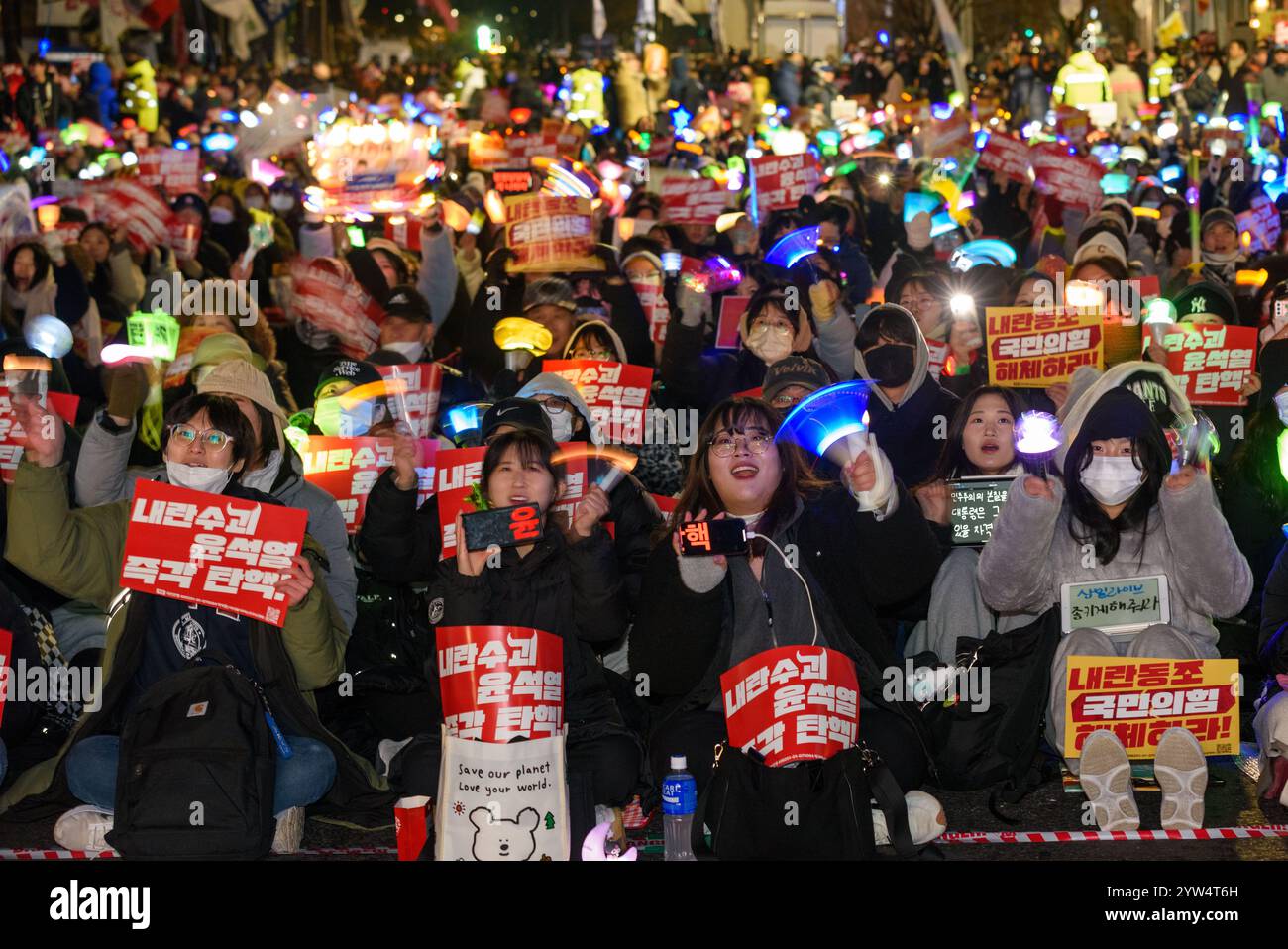 Seoul, South Korea. 09th Dec, 2024. South Korean protesters hold K-pop ...