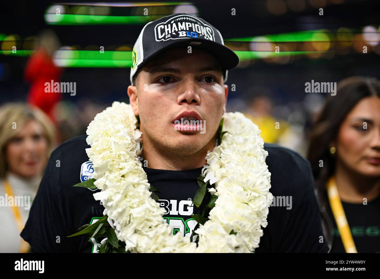 INDIANAPOLIS, IN - DECEMBER 07: Oregon Ducks QB Dillon Gabriel (8 ...
