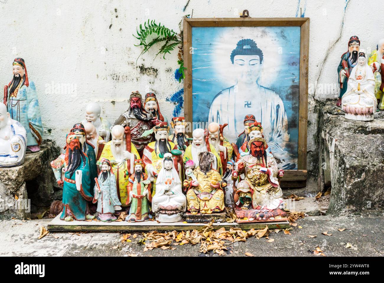 Chinese deities in a Hong Kong backyard Stock Photo - Alamy