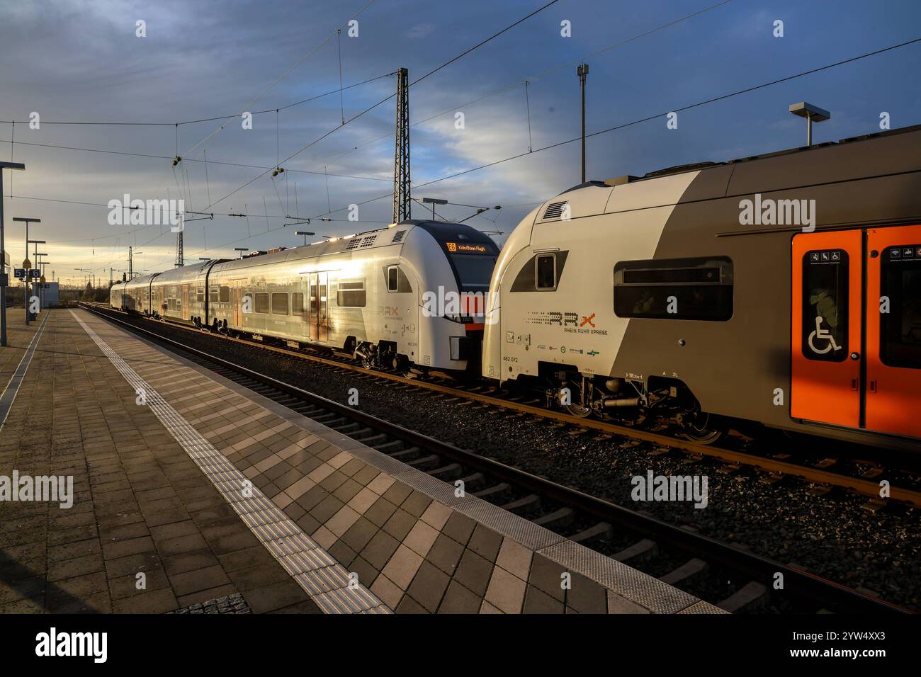 Eisenbahnverkehr am Bahnhof Beckum-Neubeckum - Regionalexpress Zug RE6 ...