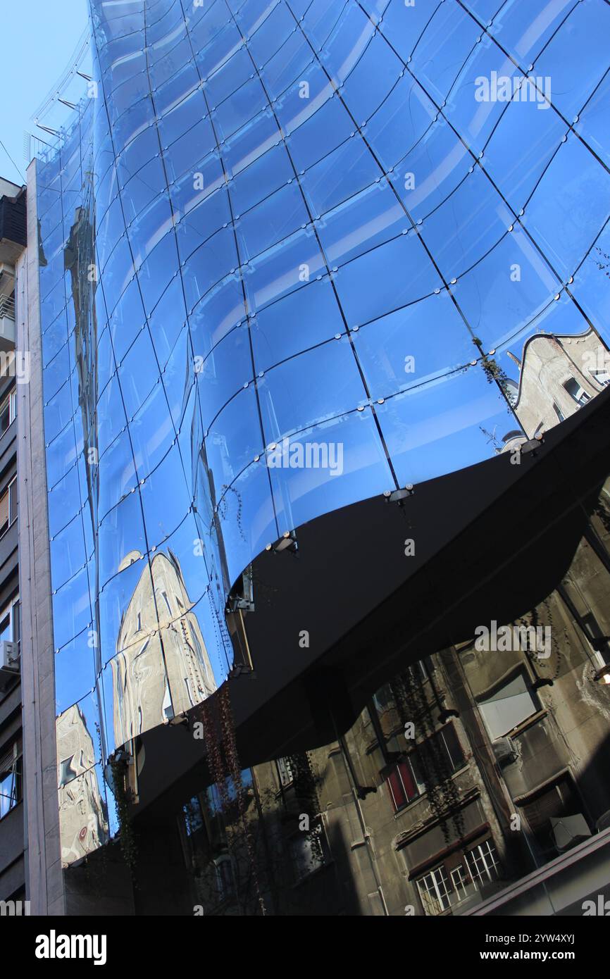 Glass facade mirrors surrounding buildings Stock Photo - Alamy