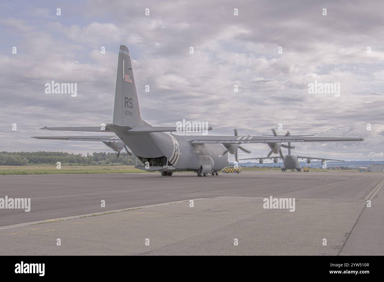 A C-130 Hercules of the US Air Force during a NATO exercise: iconic ...