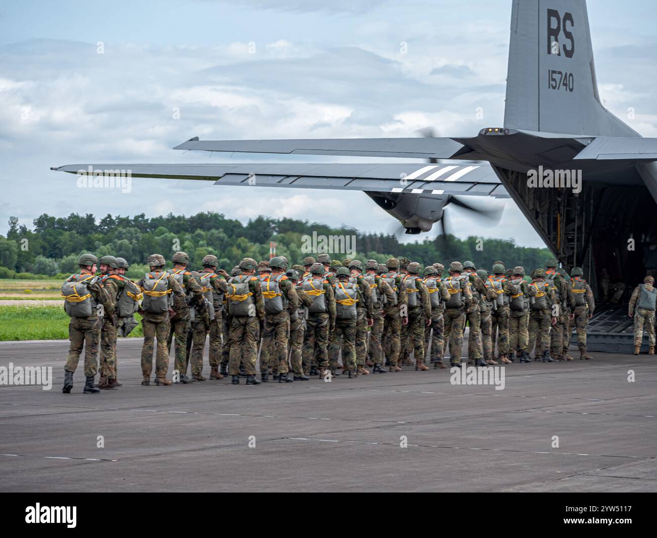 Us paratrooper hi-res stock photography and images - Alamy