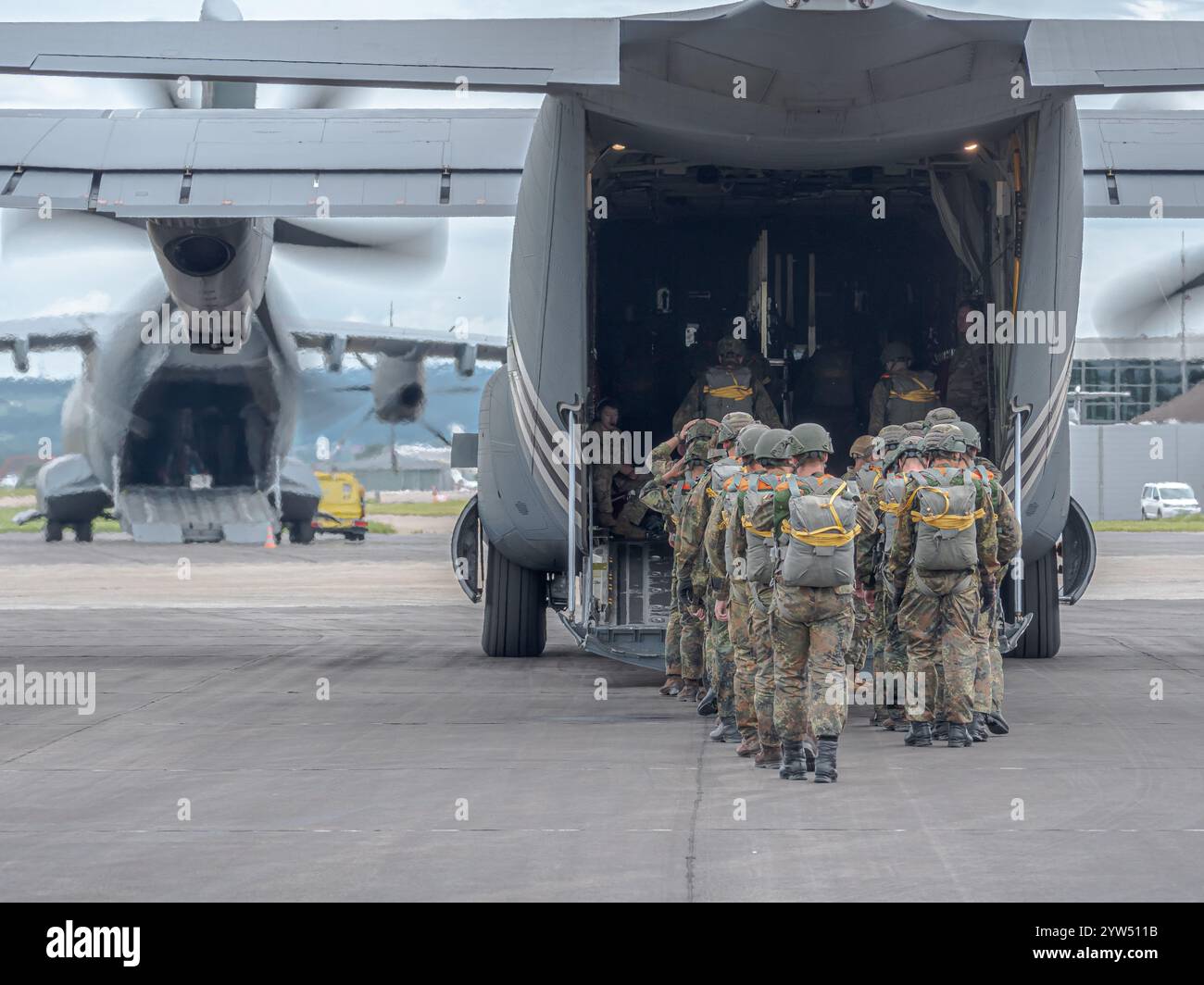Us paratrooper hi-res stock photography and images - Alamy