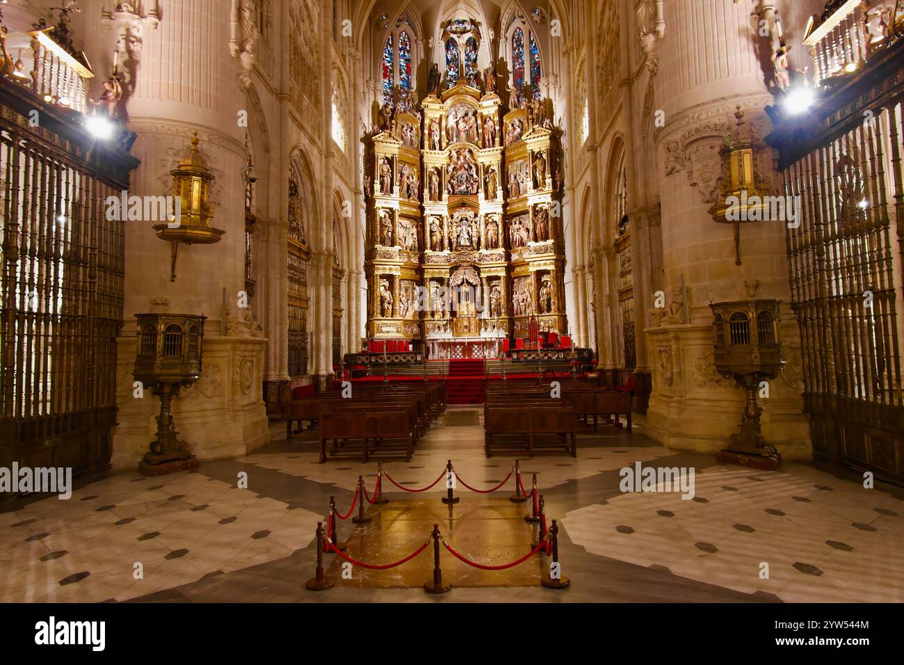 Grave of Rodrigo Díaz de Vivar El Cid Campeador with the main altar in ...