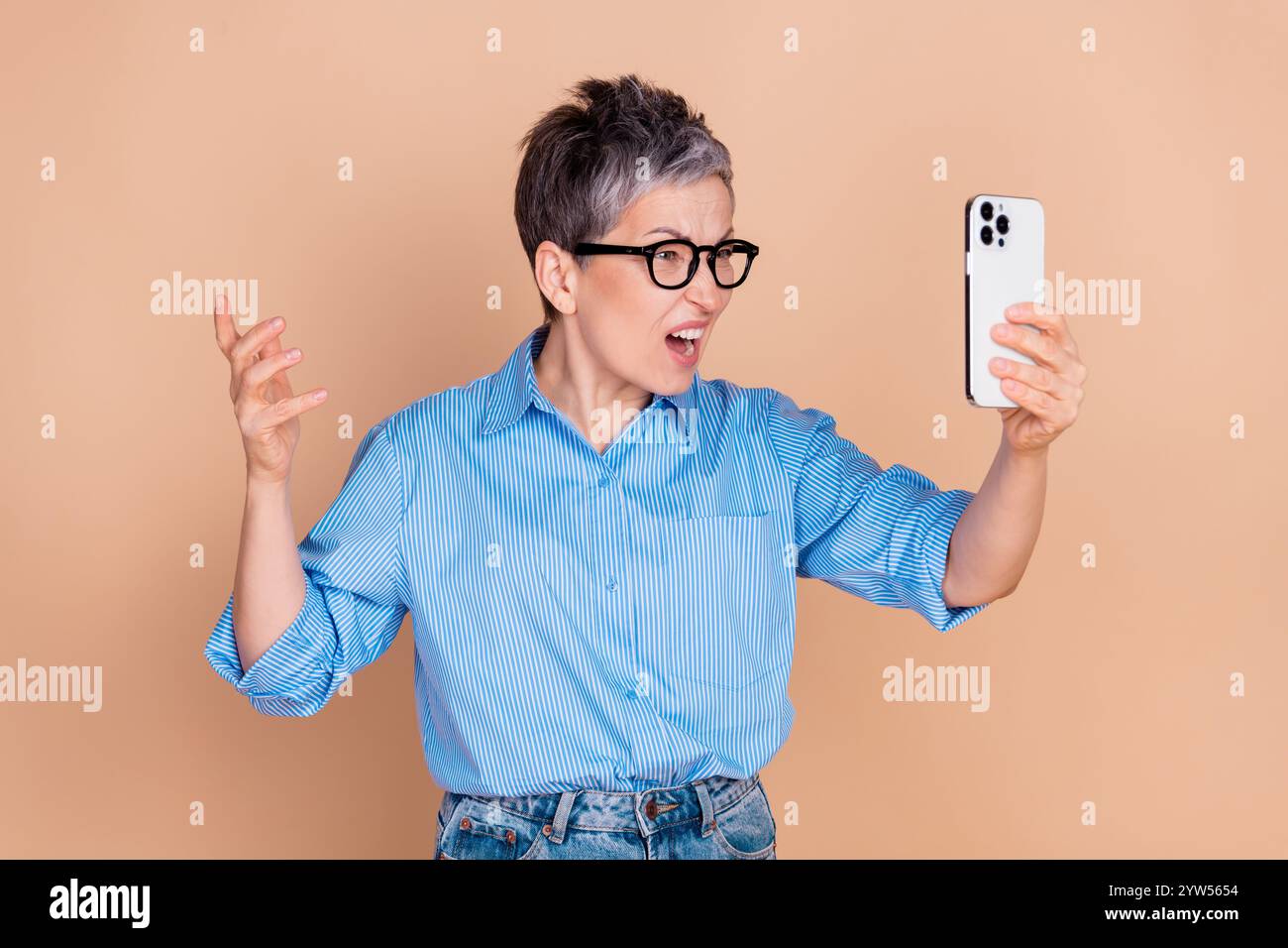 Photo portrait of gray hair retired experienced business lady furious ...