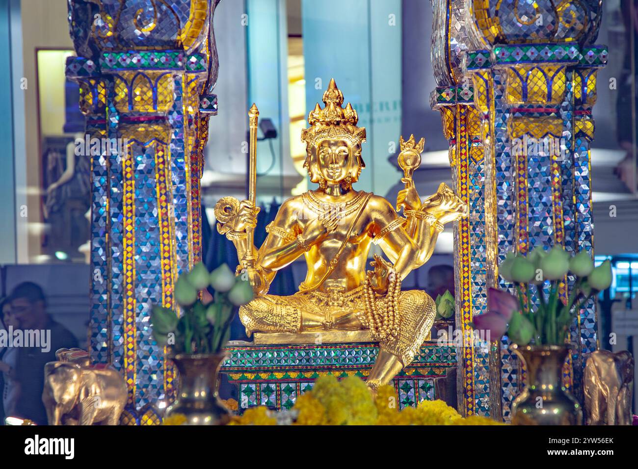 Erawan Shrine to the Hindu God Brahma in Bangkok, Thailand by night ...