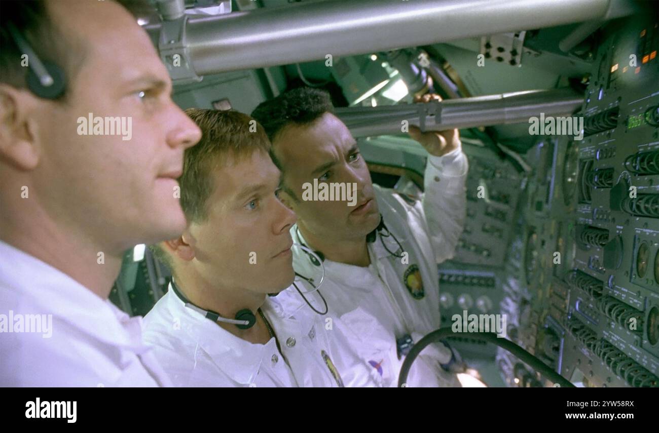 APOLLO 13 1995 Universal Pictures film with from right: Tom Hanks as ...