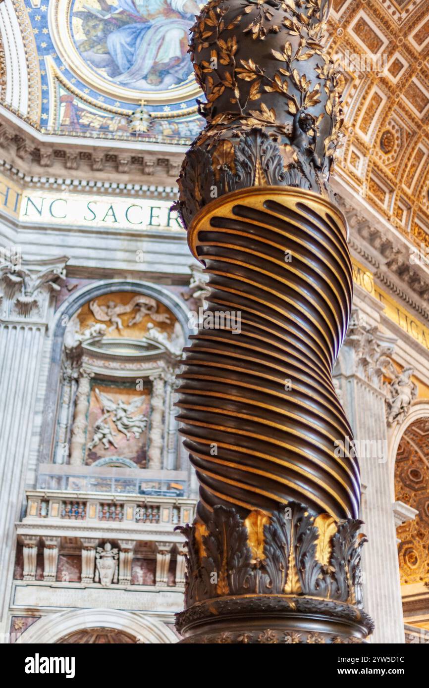 Twisted column features hi-res stock photography and images - Alamy