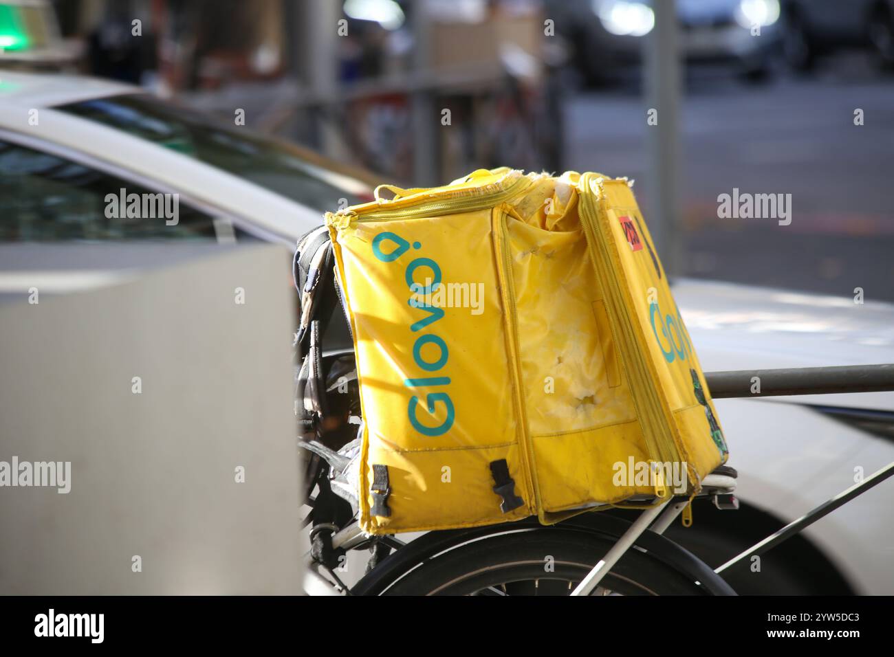 Glovo backpack hi-res stock photography and images - Alamy