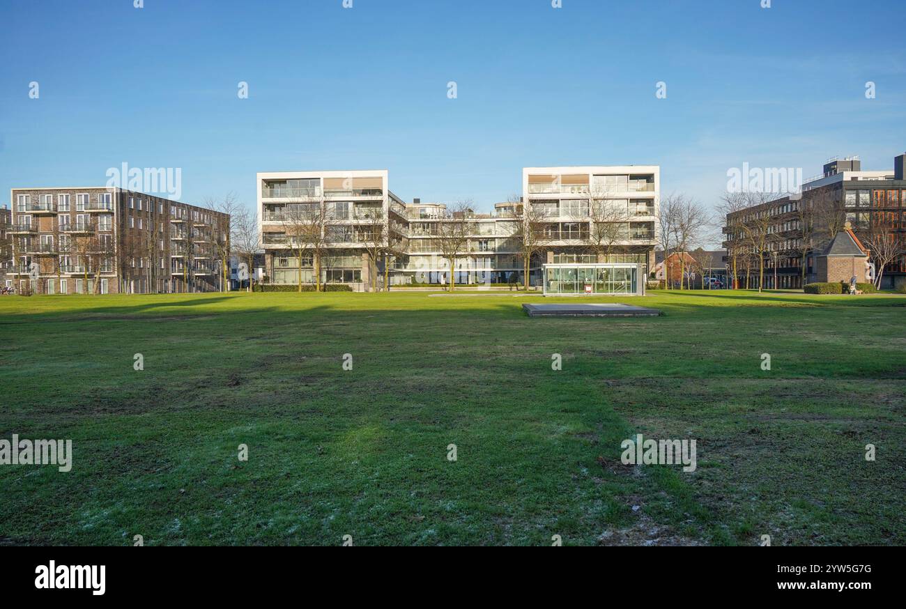 Contemporary modern urban architecture hi-res stock photography and ...