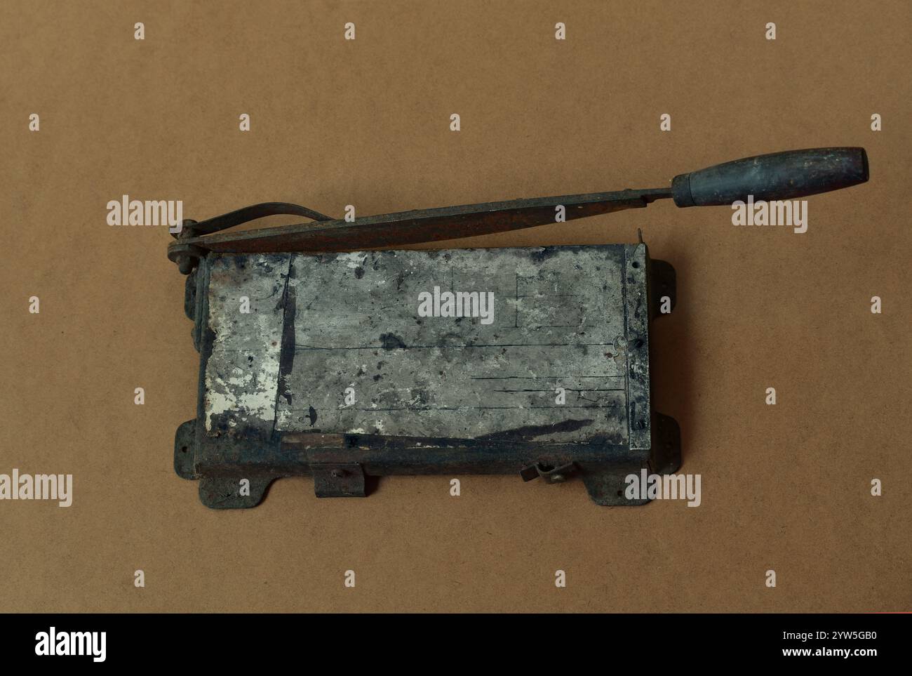 Antique Manual Photo and paper cutter Stock Photo - Alamy