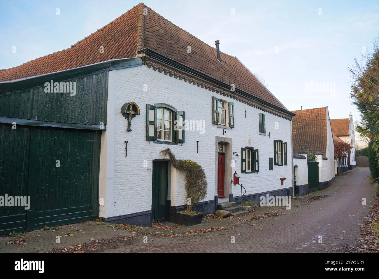 Old dutch farmhouses hi-res stock photography and images - Alamy