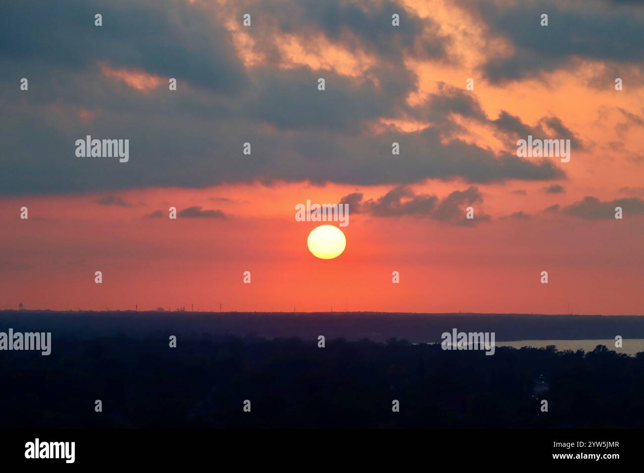 Colors over lake erie hi-res stock photography and images - Alamy