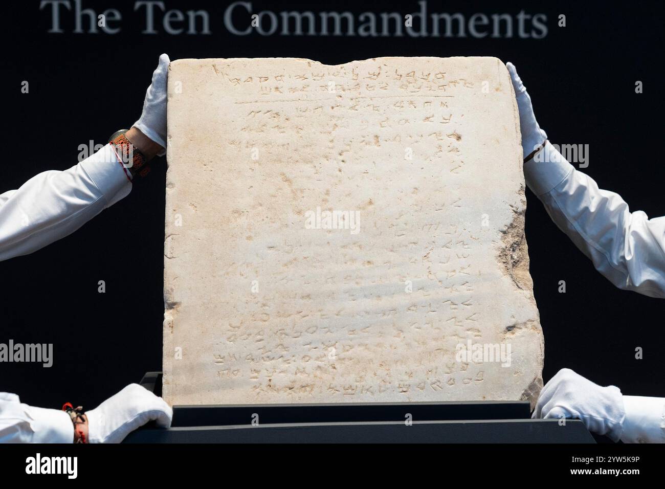 New York, New York, USA. 9th Dec, 2024. Workers hold during press ...