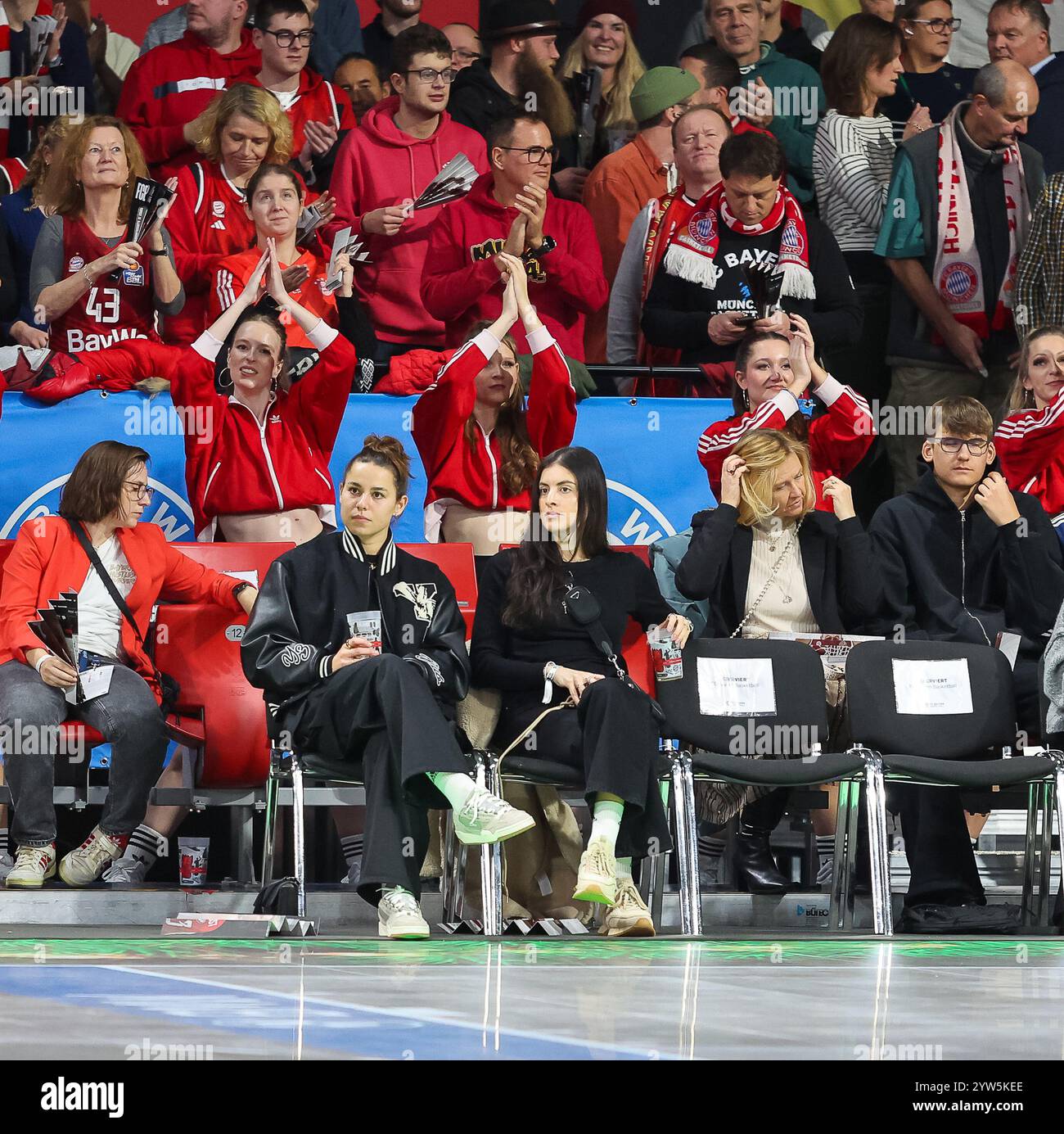 Lena Oberdorf (FC Bayern Muenchen, #08) beim Spiel des FC Bayern ...