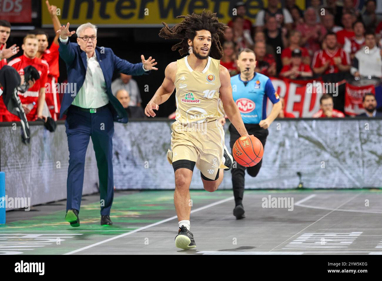 Tyger Campbell (SC RASTA Vechta, #10) laeuft mal Ball, GER, FC Bayern ...